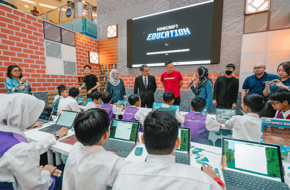 Mobs and Blocks: Uncover Sunway Pyramid's Minecraft Mall Discovery