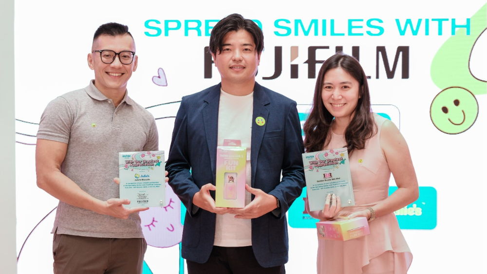FUJIFILM Malaysia’s instax™ Launches ‘Spreading Smiles Roadshow’ to Celebrate World Smile Day