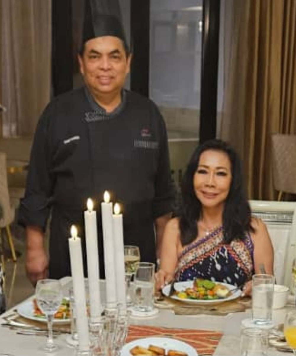 A Night to Remember: The Singing Chef and a Brilliant Hostess