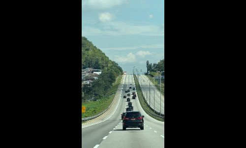 POTUS motorcade cruises along MEX highway which received praise from ...