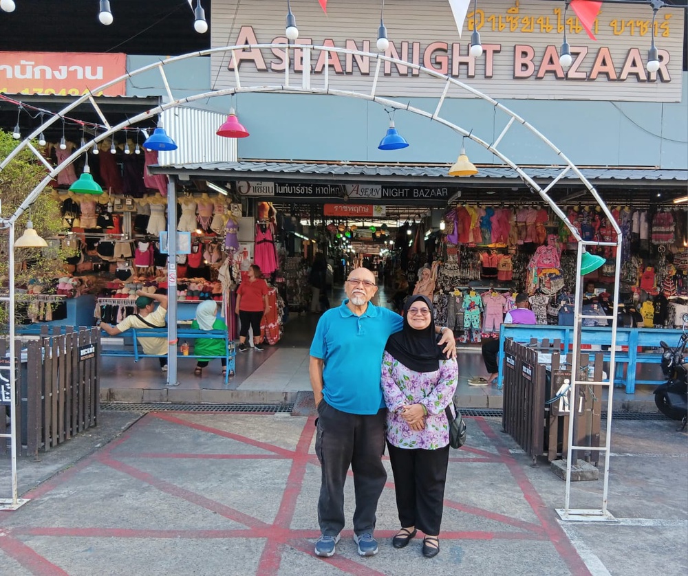Despite Thailand being Buddhist country, its ASEAN Night Bazaar in Hat ...