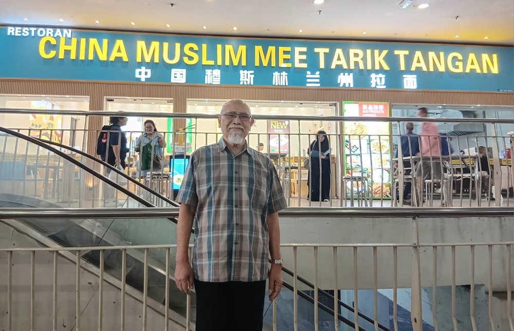 The authentic China Muslim Mee Tarik Tangan Restaurant is renowned for ...
