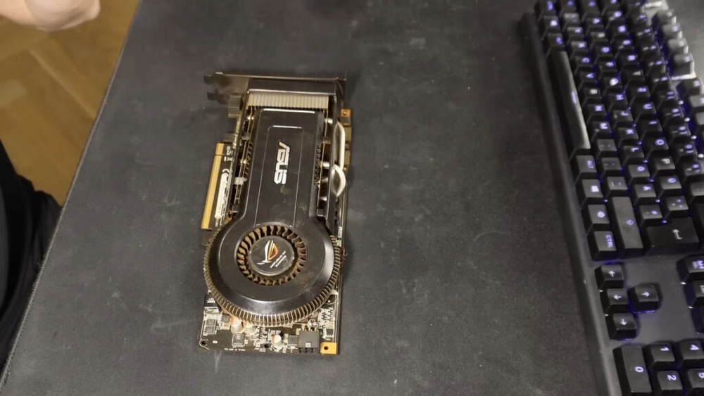 Here’s An ASUS ROG Matrix 9800GT GPU Cleaned From Years Of Accumulated ...