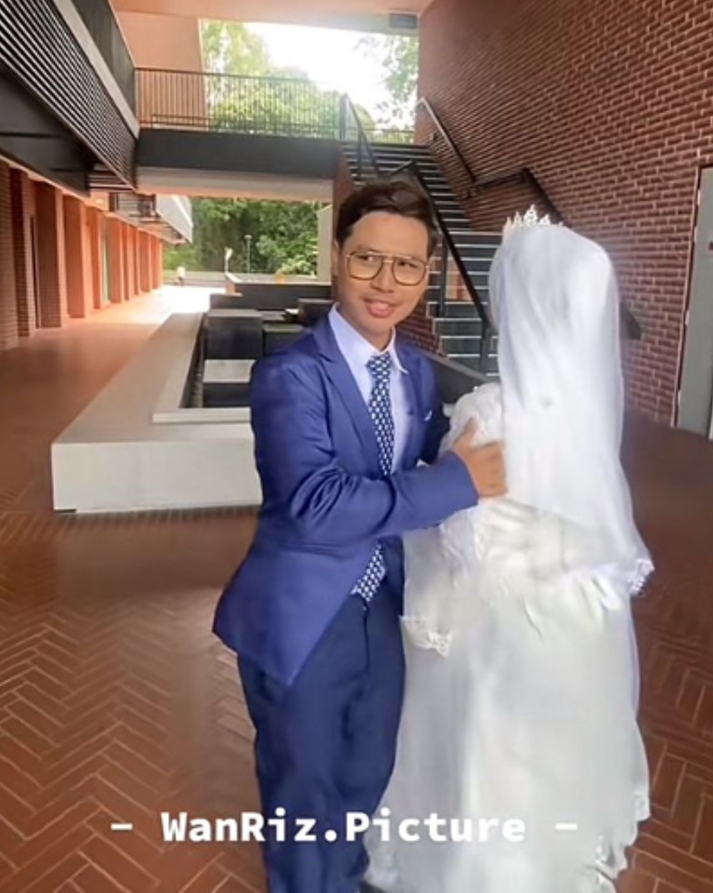 Ben Ladin Selamat Bergelar Suami Di Usia 23 Tahun, Tular Foto Perkahwinan