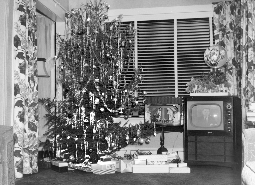 Christmas décor trends through the decades, from 1920s charm to modern ...
