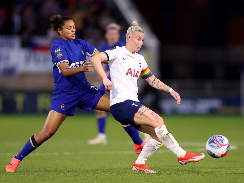 Chelsea Go Top Ahead of WSL Final Day Showdown