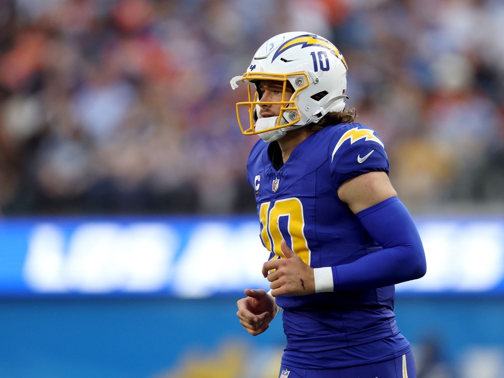 Chargers-Raiders Preview, a Big Sports Weekend, and Sharp Tank