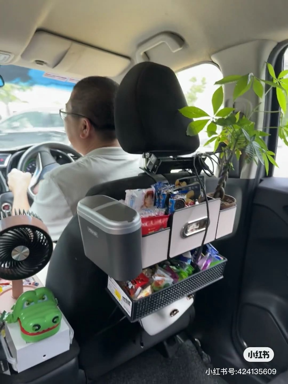 ‘God-Tier Ride’ — SG Grab Driver Goes Viral For Providing Free Snacks ...