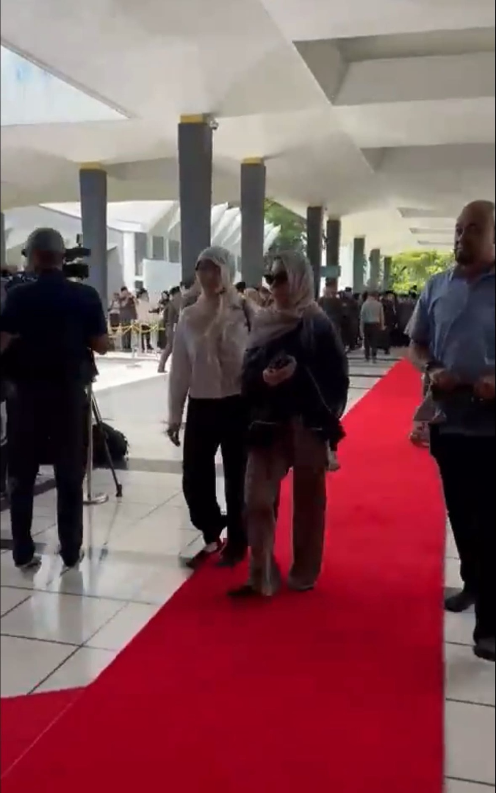 Michelle Yeoh Pays Final Respects To Tun Abdullah Ahmad Badawi At His Funeral | WeirdKaya