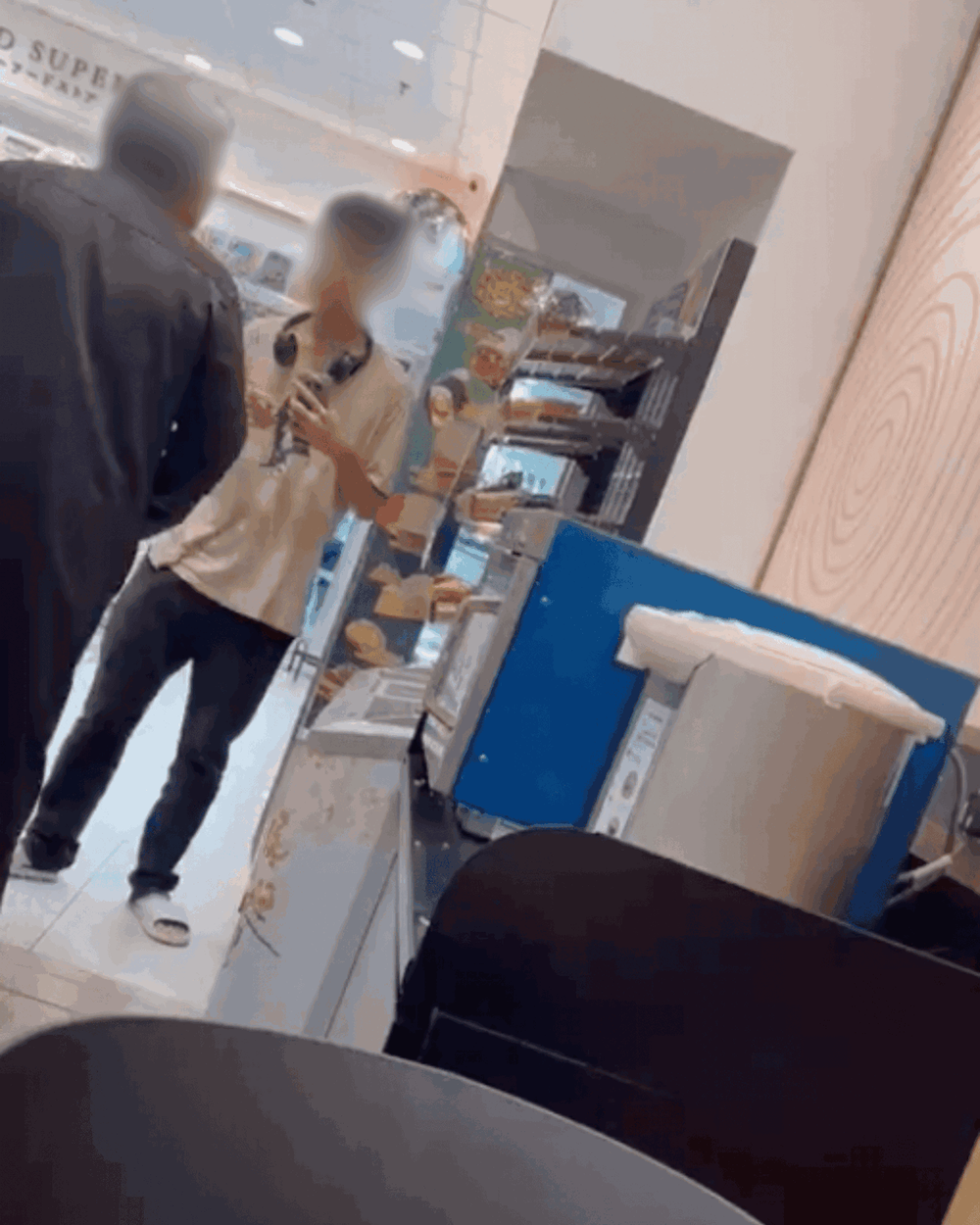 M’sian Uncle Slaps 21yo Non-Muslim Man Who Ate At Convenience Store ...