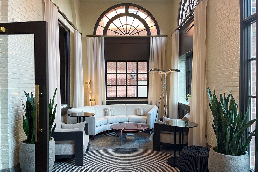 A Pioneering Airport Hotel Revamped, the Dearborn Inn Is an Aviator’s Dream
