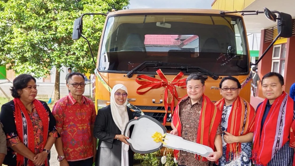 Mitsubishi Fuso Donates Fighter Truck to Vocational School in Ambon ...