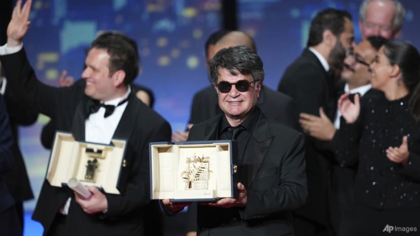 Iranian filmmaker Panahi wins top prize at Cannes