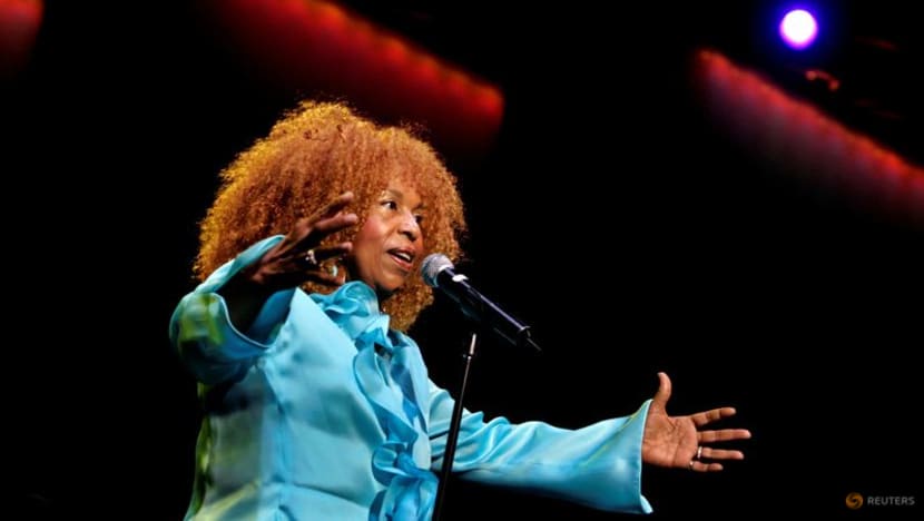 Roberta Flack, Grammy winning-singer of Killing Me Softly, dies aged 88