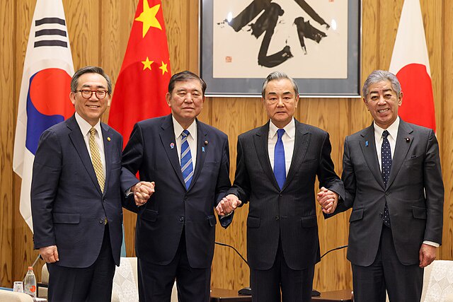 Japan, China, South Korea Pledge Cooperation Amid Rising Tensions, Push ...