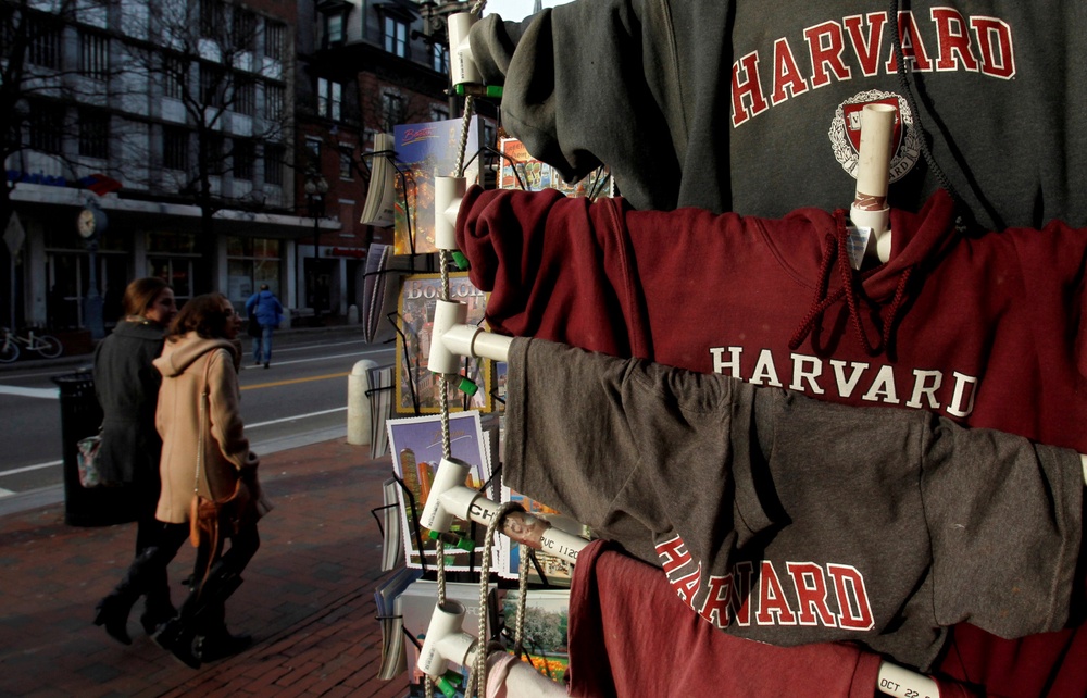 DHS Sparks ‘Harvard Refugee' Panic as Chinese Students Cancel Flights ...