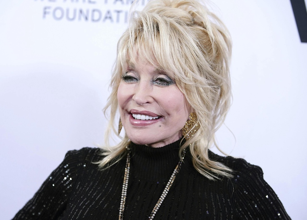 Dolly Parton Floats Reboot Of Iconic 90s TV Show