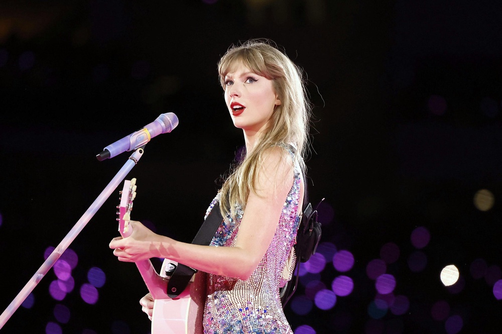 Taylor Swift Re-Recording Albums Success Sparks Changes To Record Label ...