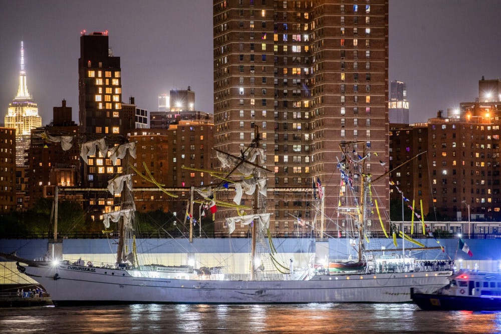 2 Dead After Mexican Navy Ship Crashes Into Brooklyn Bridge