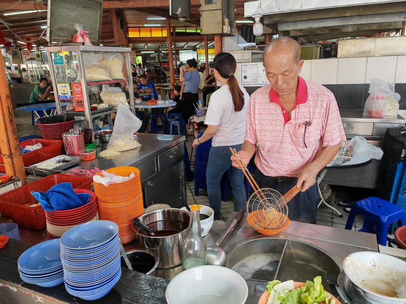 50 tahun jual kolo mee di Open Air Market di Kuching