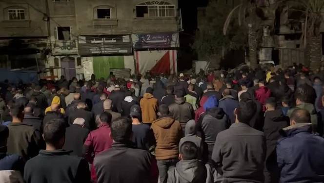 Penduduk Palestin berdoa di runtuhan masjid Gaza yang musnah akibat ...