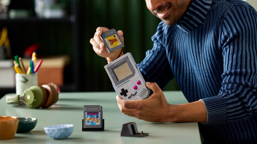 Lego’s new set is a perfect Game Boy replica