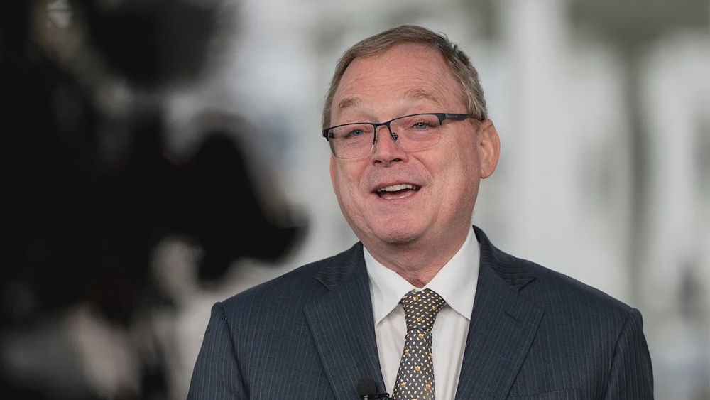 Kevin Hassett, the top pick to replace Fed chair Powell, reveals how he ...