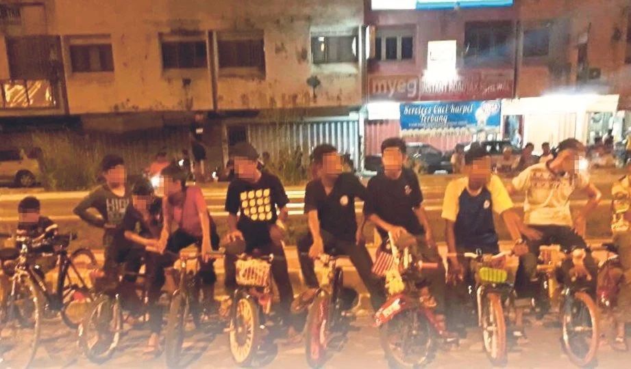 'Basikal Lajak’ Teen Offenders Made To Do ‘Ketuk Ketampi’ Squats in KL