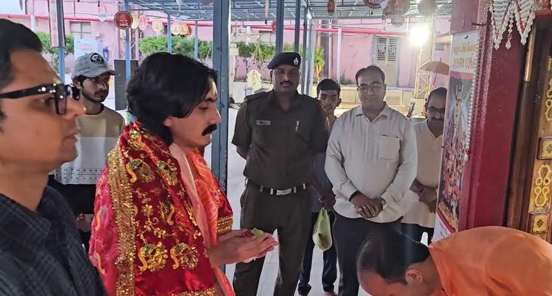 Gujarati singer Aditya Gadhvi visits Ambaji Temple after global award ...