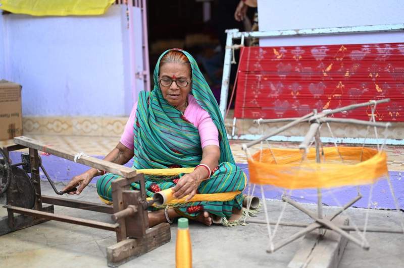 Gujarat government's 'Hastkala Setu Yojana' emerges as strong support ...