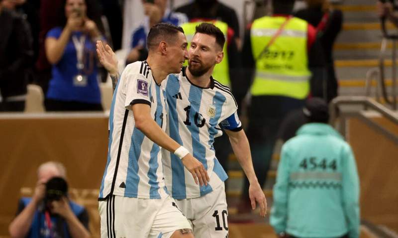 Why Lionel Messi is better than Cristiano Ronaldo despite not having to ...
