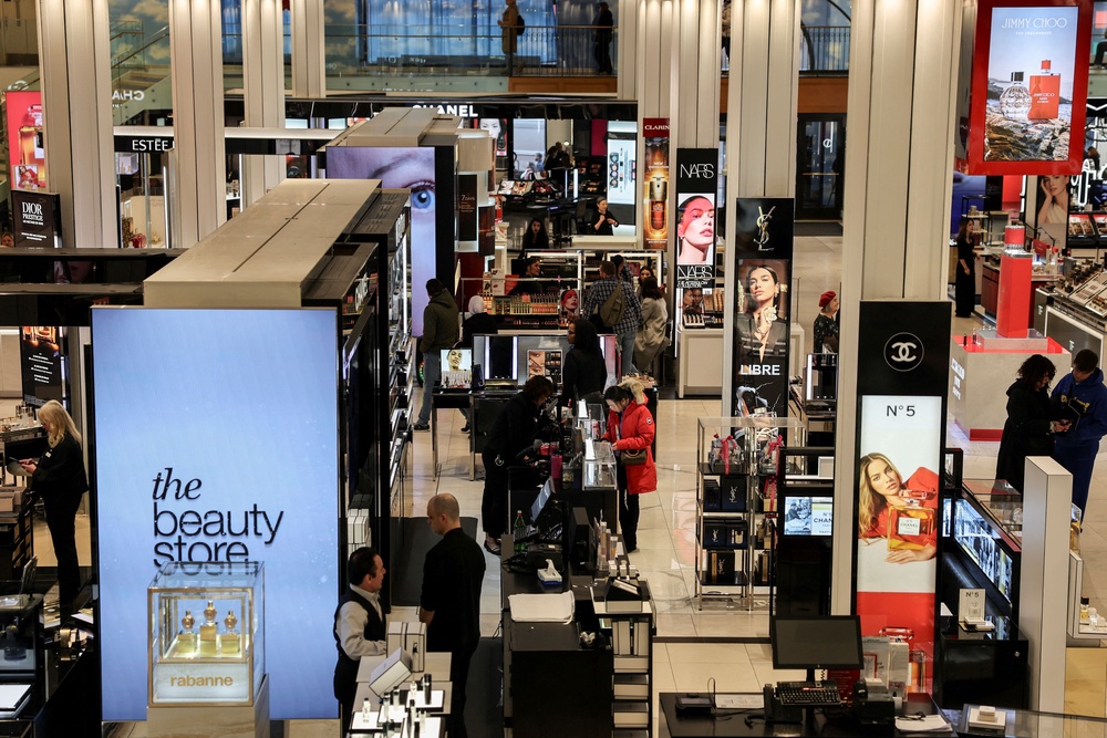 US consumer sentiment falls sharply amid tariff uncertainty