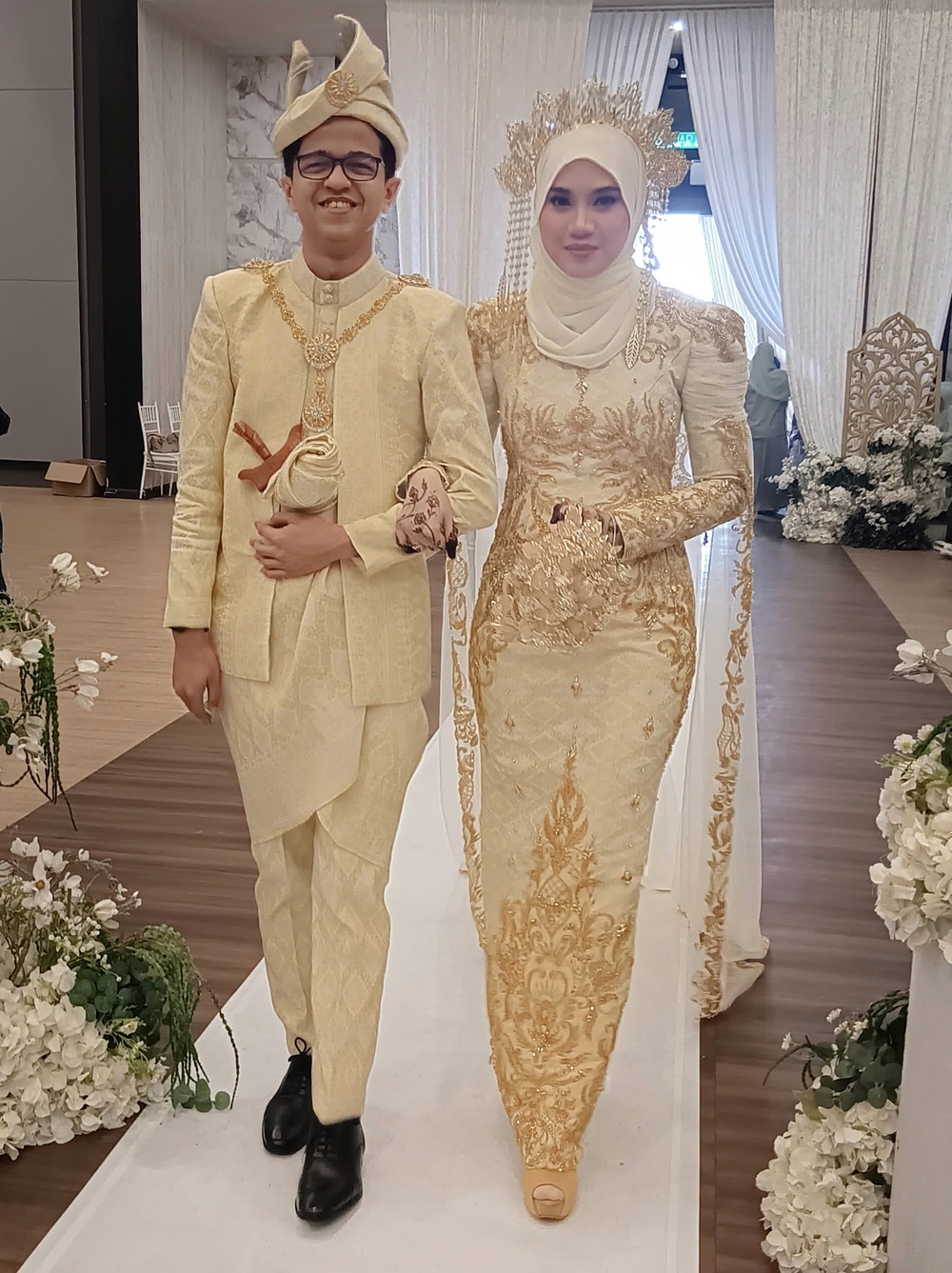 A vibrant traditional Malay wedding reception that blended family ...