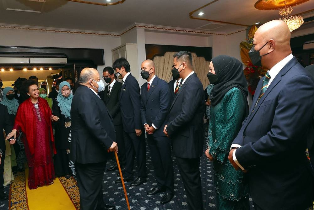 Raja of Perlis grants audience to territorial army regiment commanders