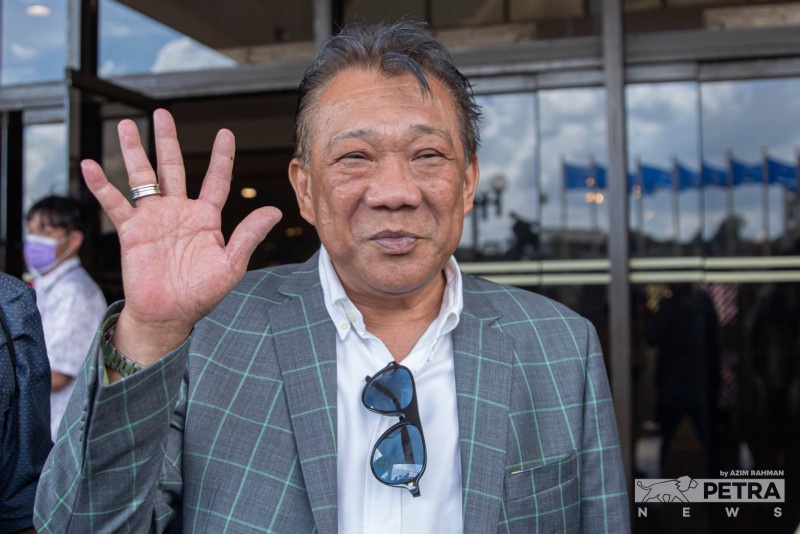 PM visits family of late Bung Moktar Radin