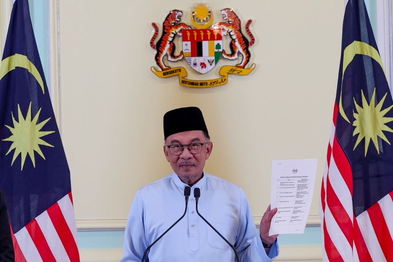 [UPDATED] Anwar names Ahmad Maslan, Steven Sim as his MoF deputies