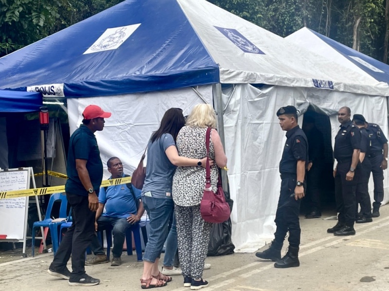 Batang Kali landslide victims’ next of kin show up at search site: report Batang Kali landslide victims’ next of kin show up at search site: report
