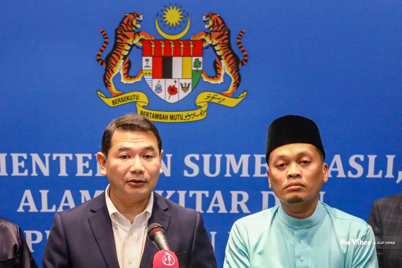 Nik Nazmi remains silent on Cabinet future as Rafizi bids farewell