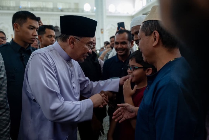 PM announces RM500 and RM250 special Aidilfitri payments for civil servants and pensioners