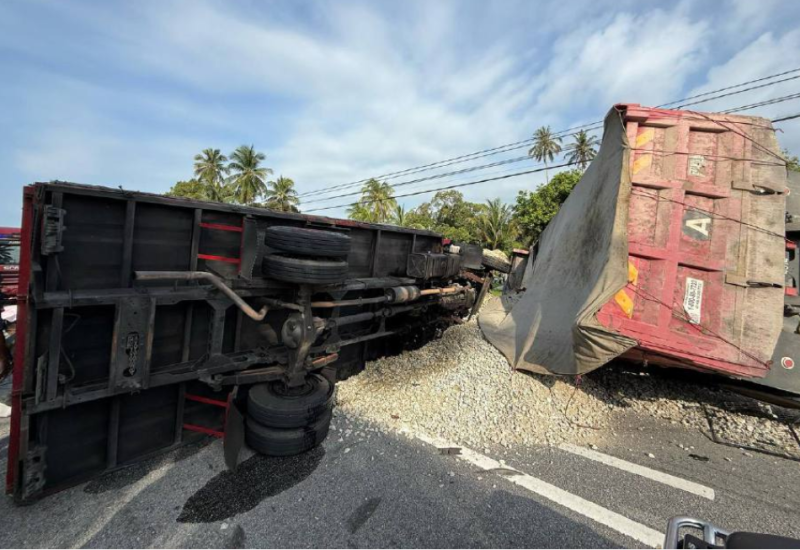 Eight killed in collision between FRU truck and lorry near Teluk Intan