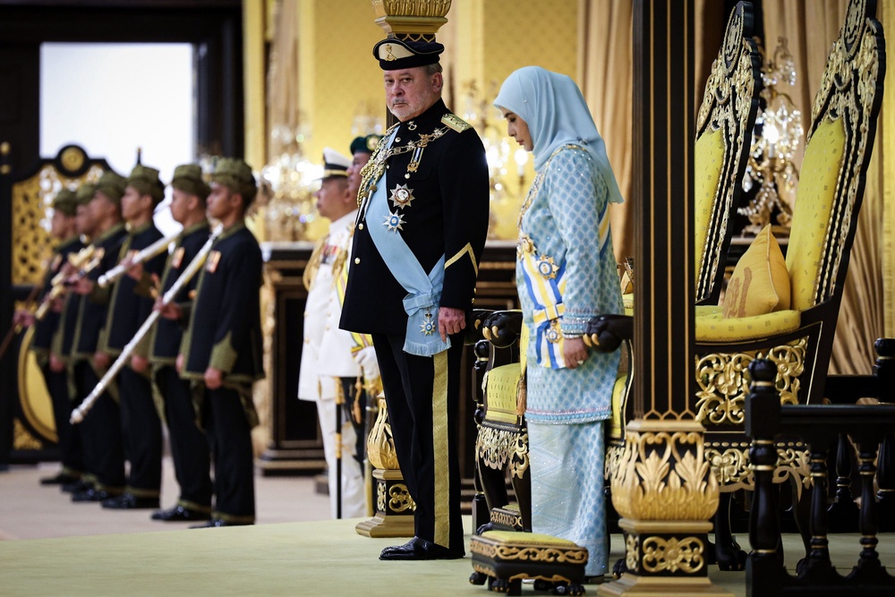 King, Queen congratulate Malaysian SEA Games contingent over 231-medal haul