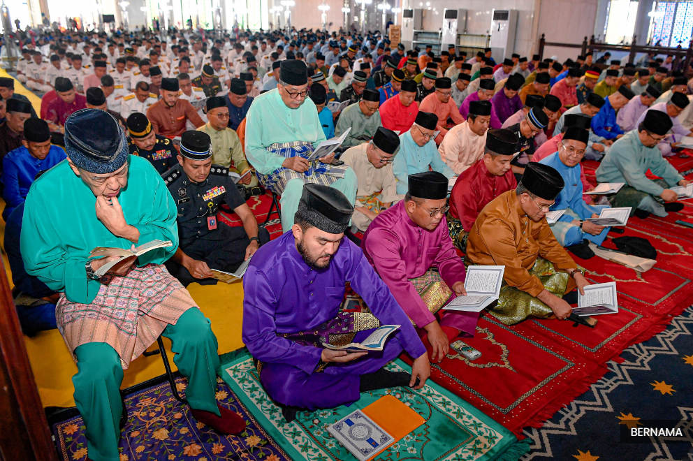 Sultan Selangor berangkat ke majlis bacaan Yasin sempena Hari Kebangsaan