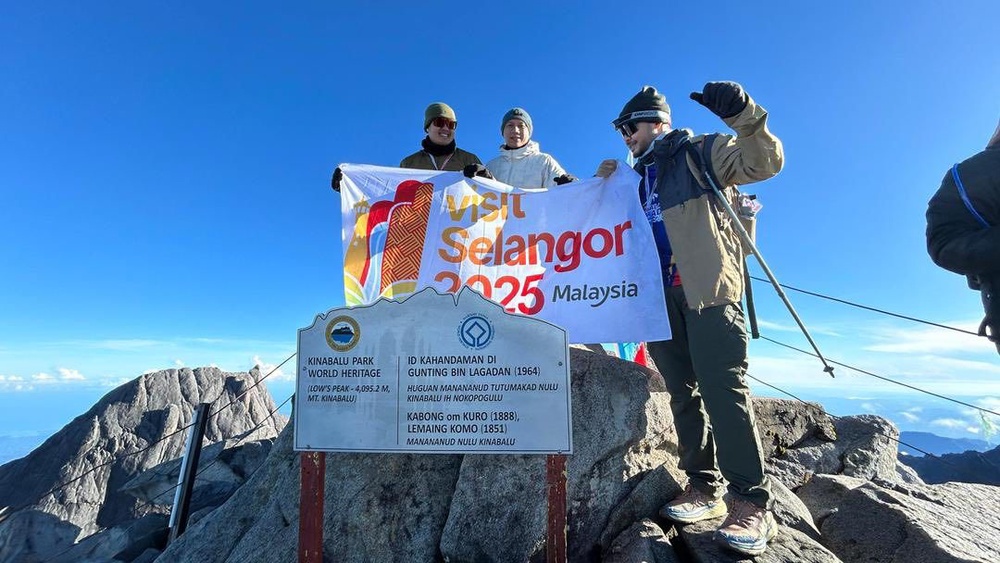 EXCO, state staff conquer Mount Kinabalu peak, set MBOR record