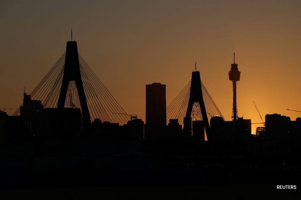 Fierce winds stoke fires, bring extreme heat to Australia, New Zealand