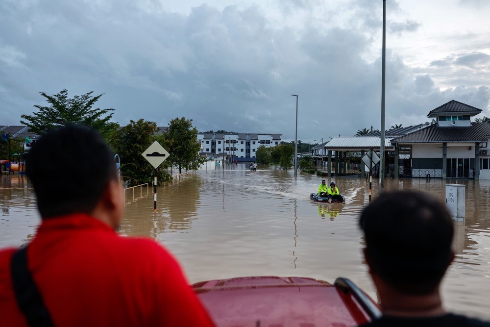 Ijok gate water level rises to danger mark