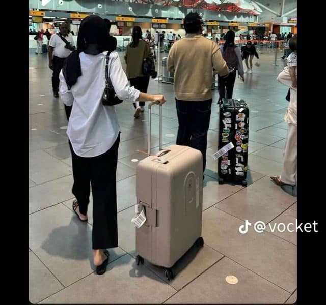 Kelibat Jofliam Dan Penampilan Dewi Tanpa Tudung Dilihat Tiba Di Jakarta?