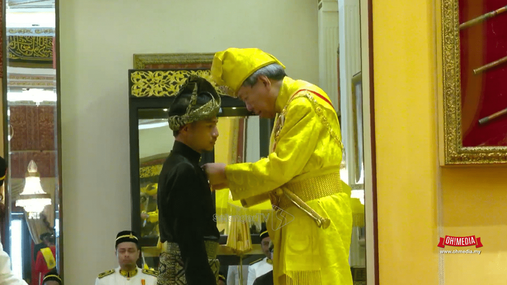Faisal Halim Terima Darjah Kebesaran Dari Sultan Selangor