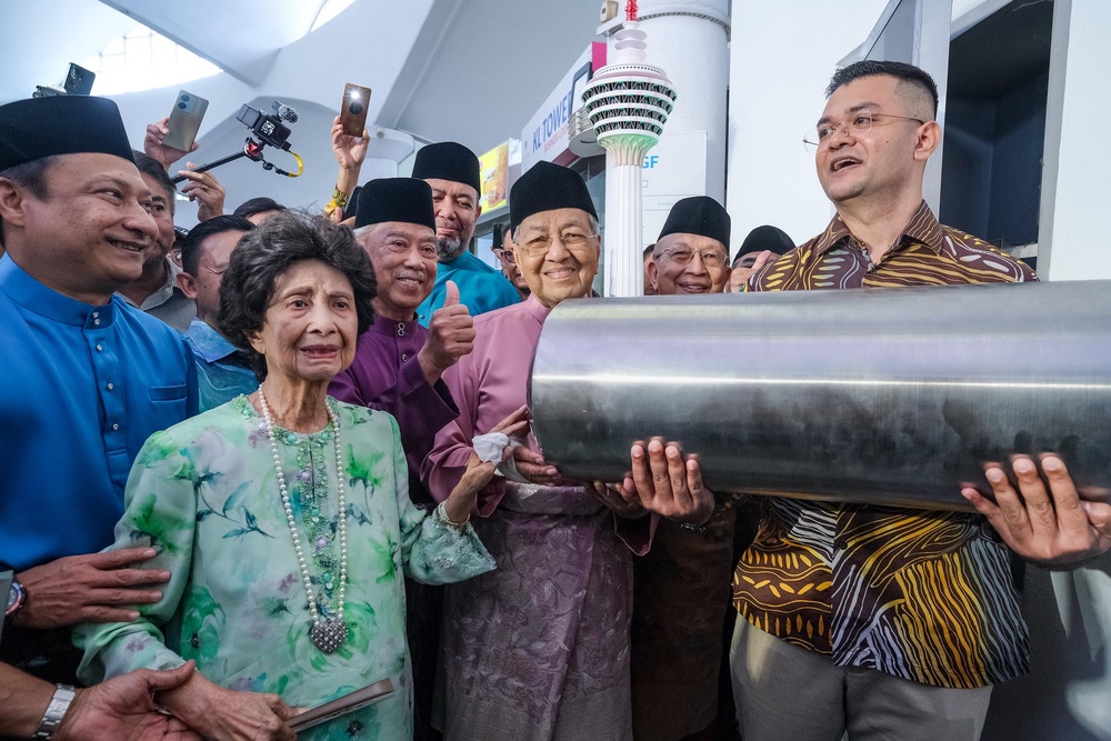 Tun M tak sangka hidup lama, dapat buka sendiri ‘kapsul masa’ lepas 3 ...