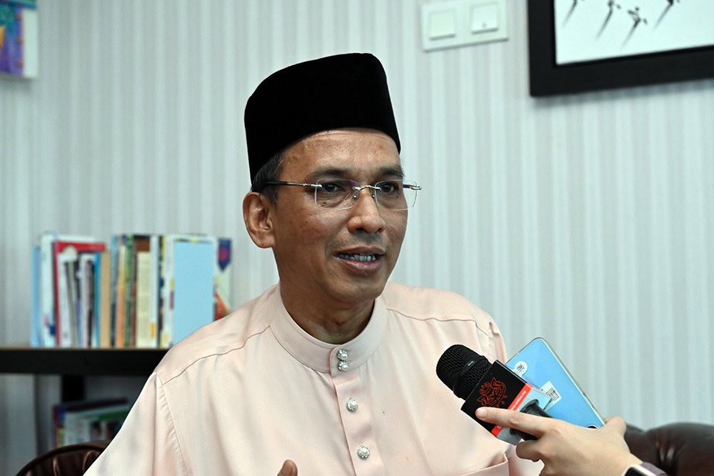 Isu Jalur Gemilang: AI punca kesilapan? Tak masuk akal! Usia Sin Chew ...