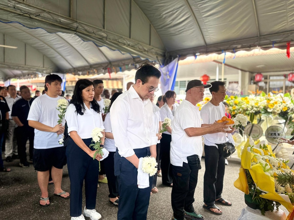 “Kami bersedih pemergian datuk, pemimpin PAS ambil peluang main politik ...